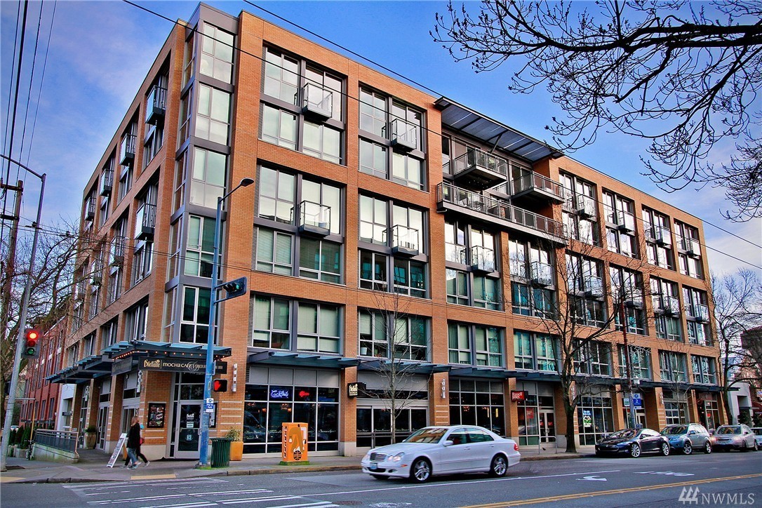 Stylish Top Floor Condo at Brix - Urban Living