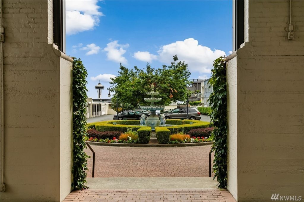 Queen Anne High School Condos Seattle - Luxury Condos For Sale