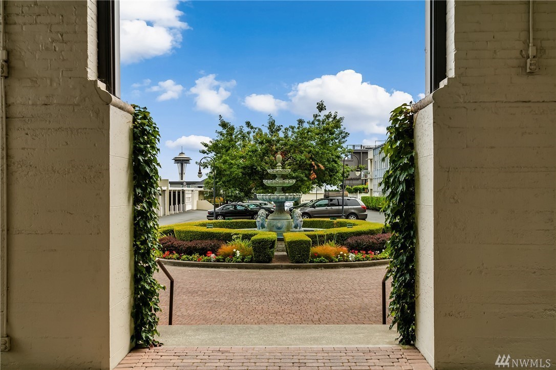 Queen Anne High School Condos Seattle - Luxury Condos For Sale