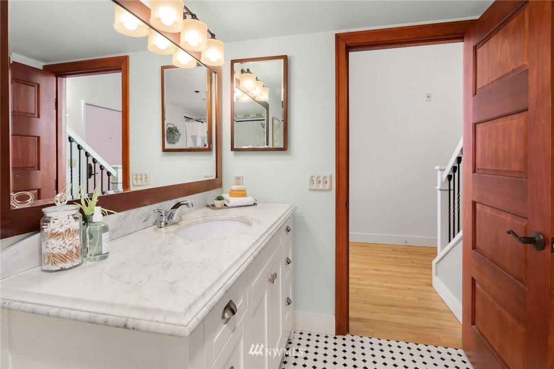 Queen Anne High School Condos Seattle - Luxury Condos For Sale