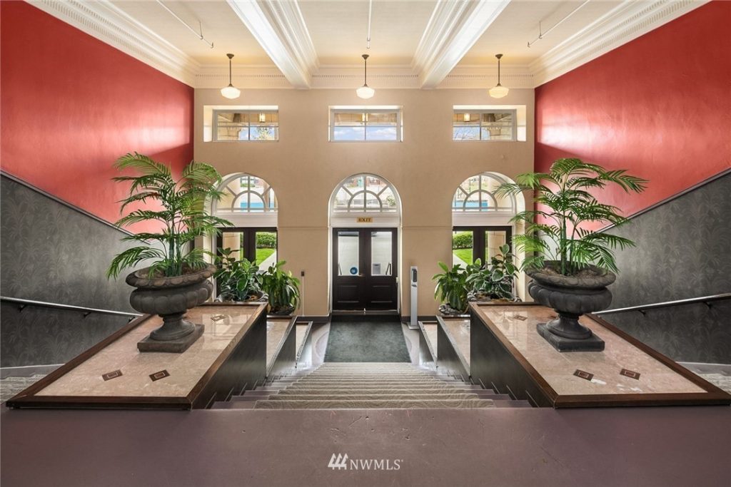 Queen Anne High School Condos Seattle - Luxury Condos For Sale